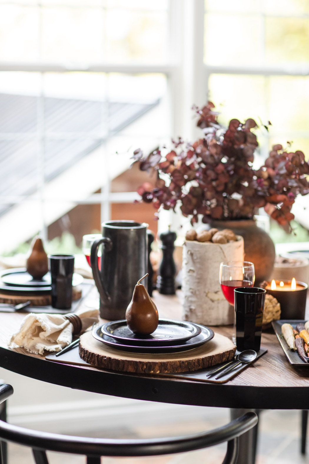 organic modern Thanksgiving table - My Sweet Savannah
