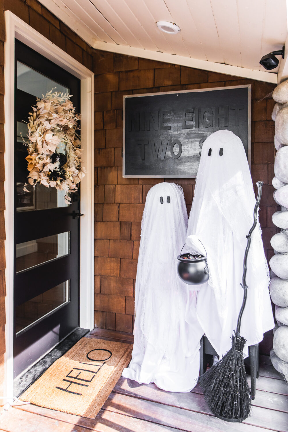 DIY tomato cage ghosts with a twist - My Sweet Savannah